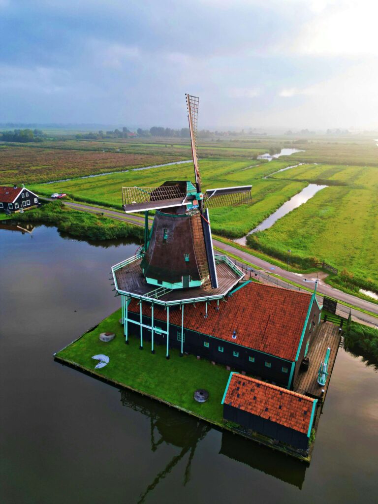 Private Tour to Zaanse Schans, Volendam en Edam – Windmills, Cheese, Fish & Culture